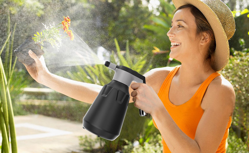 Ultimate Garden Helper: Automatic Electric Spray Bottle - Design Swan